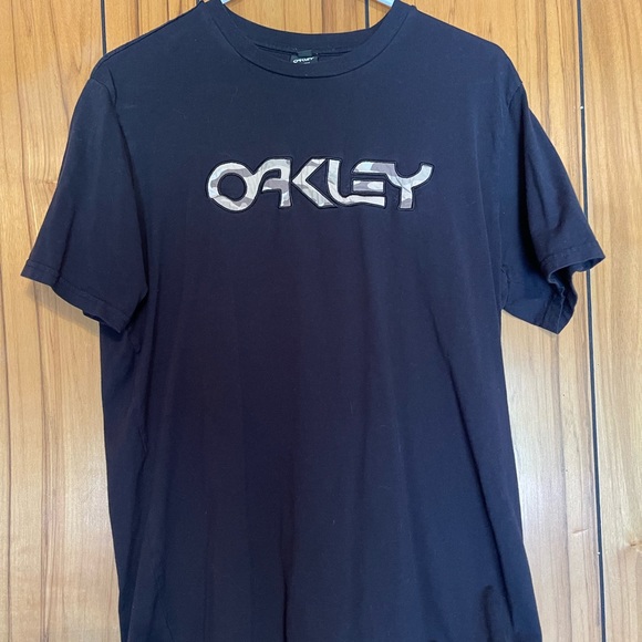Oakley | Shirts | Oakley Tshirt | Poshmark